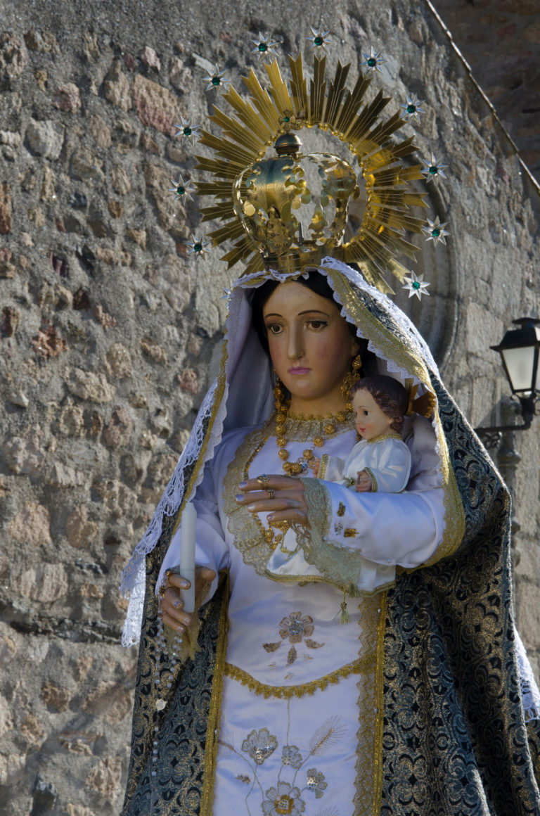 Celebración de la Virgen de las Candelas - Una Vida en el pueblo